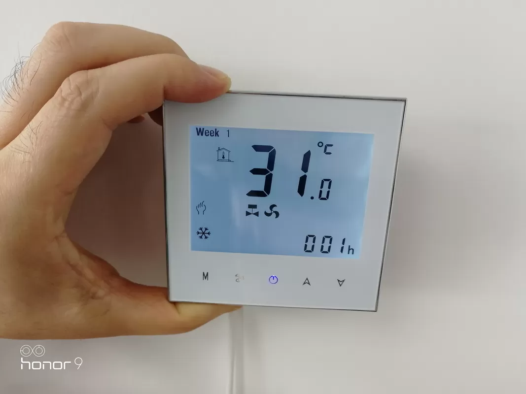 Smart Fan Coil Unit Thermostat High Precision Control Room Temperature